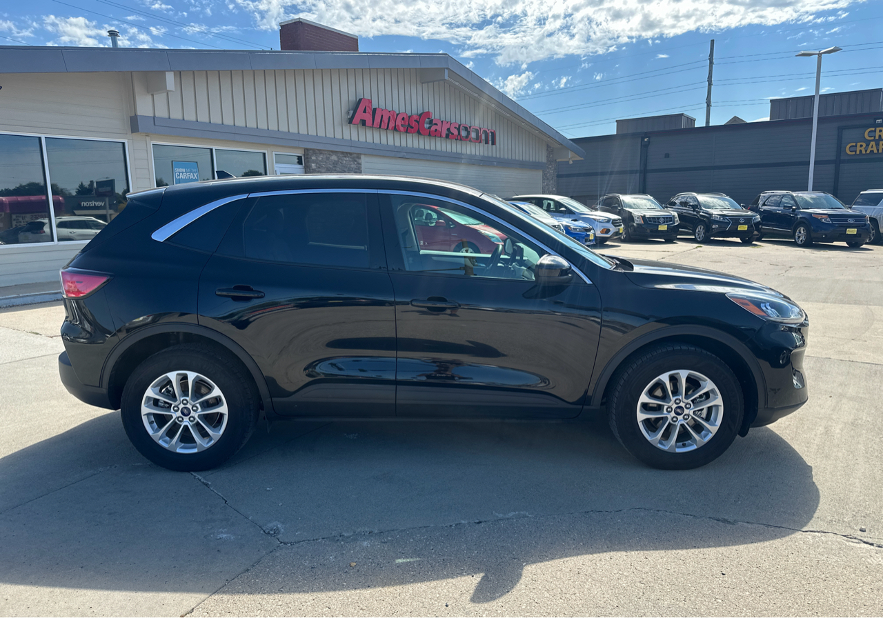 2020 Ford Escape SE AWD – Ames Car Dealership Reviews
